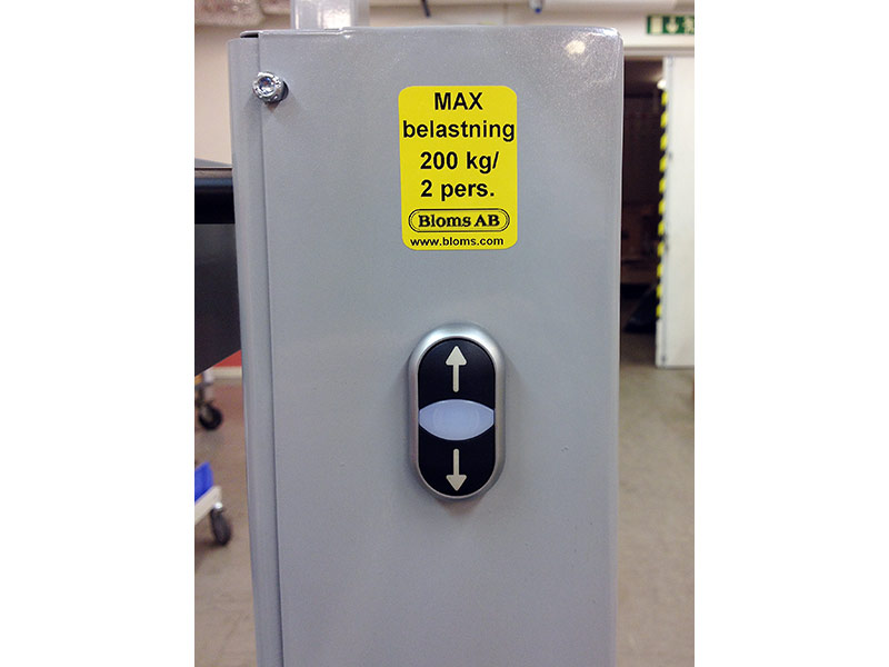 Slipp sladdar med manöverknappar inbyggda i motorlådan- Bloms